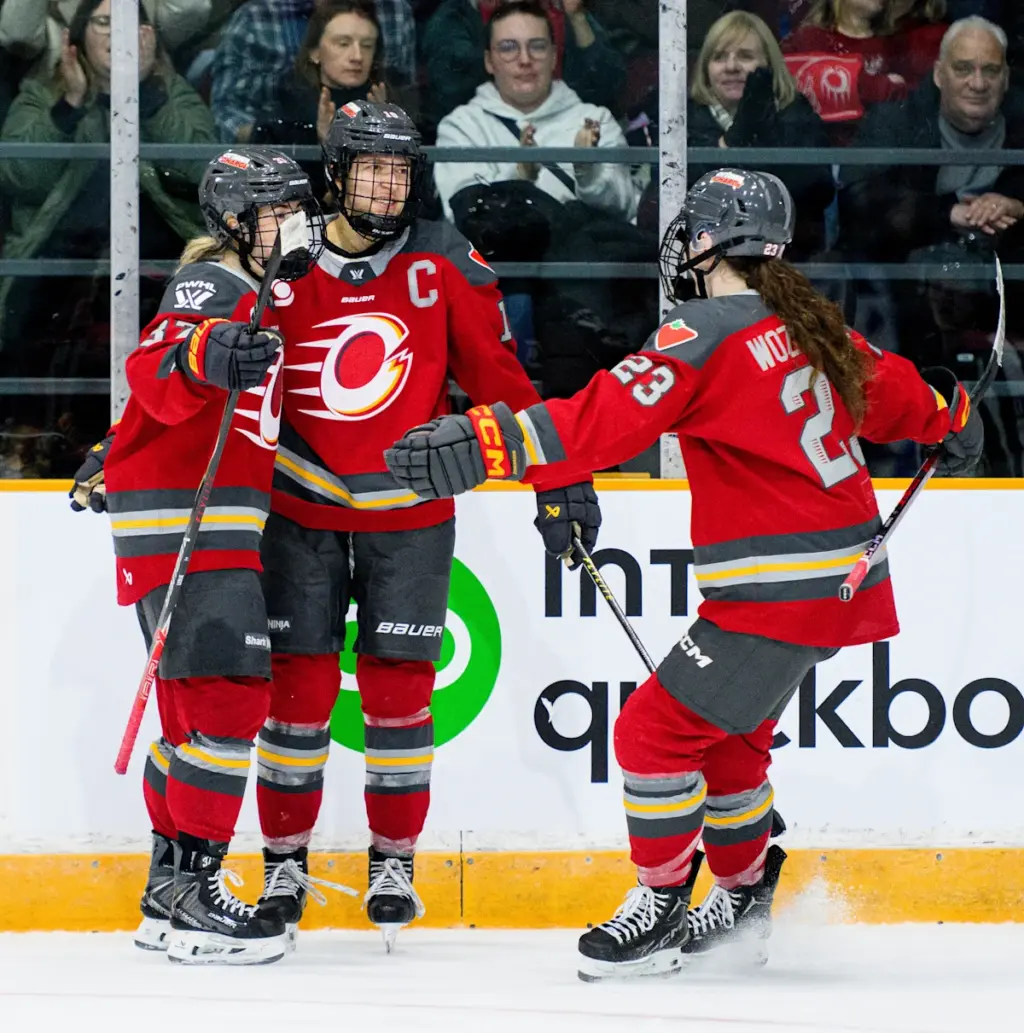 Brianne Jenner anota dos veces para llevar a Charge a la victoria por 5 ...